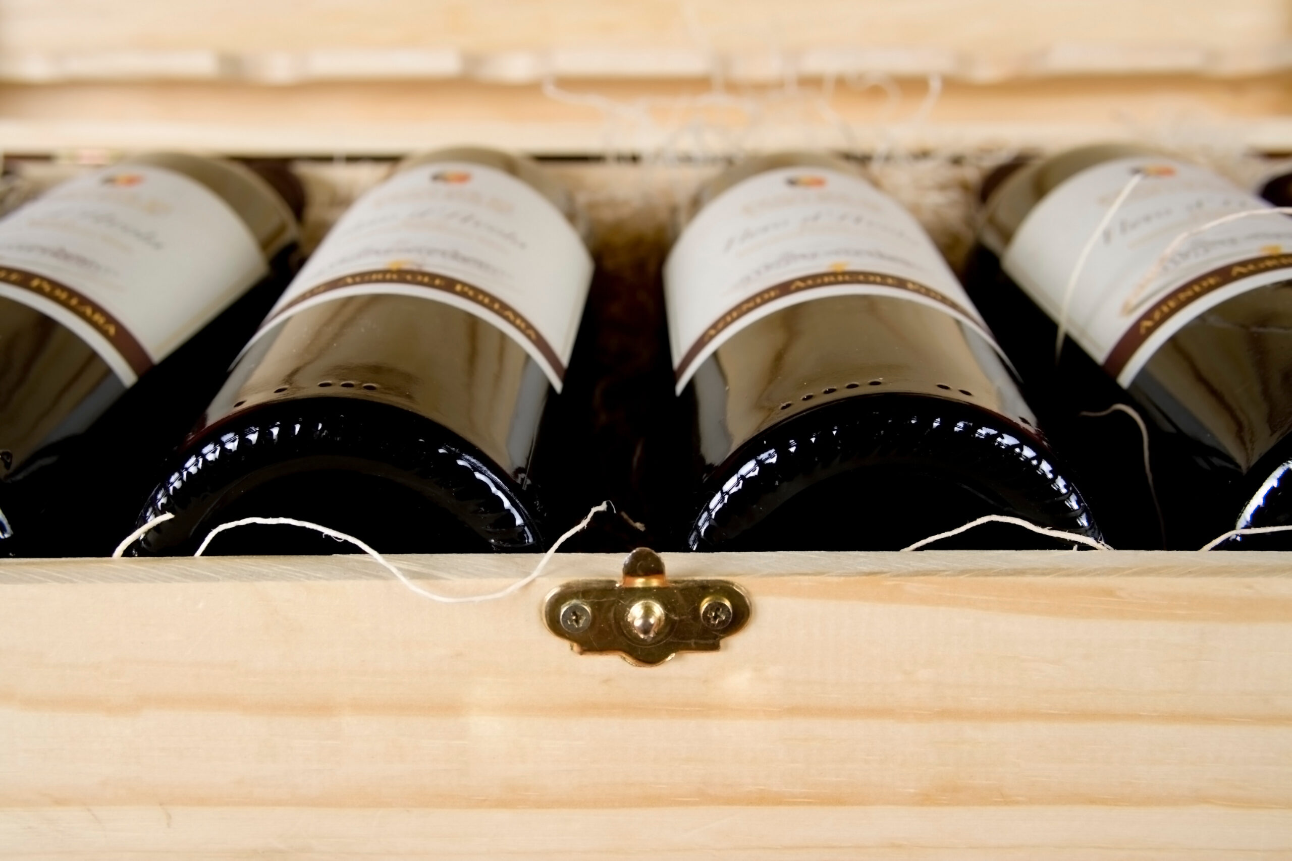 Wine Bottle Strapping & Pallet Strapping | La Croix Noble