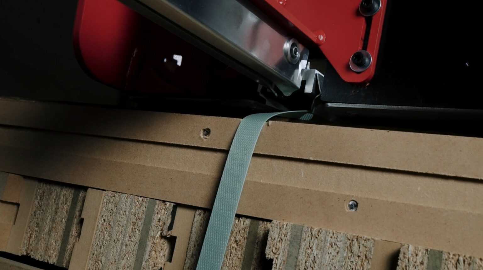 Custom Strapping Machine – Tailored Packaging Solutions